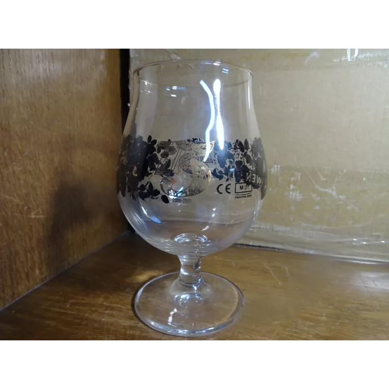 1 VERRE ARDWEN COLLECTOR LES 15ANS 25/33CL HT 15CM