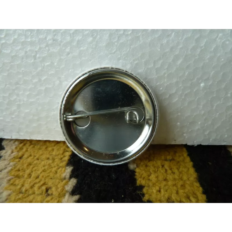 BADGE BLANC KRONENBOURG DIAMETRE 3.70CM